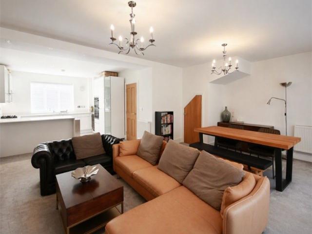 4 Bedroom Terraced To Let