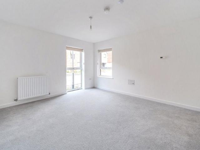 4 bedroom terraced to rent Waterslade Way, Houghton Regis, Dunstable, Bedfordshire, LU5