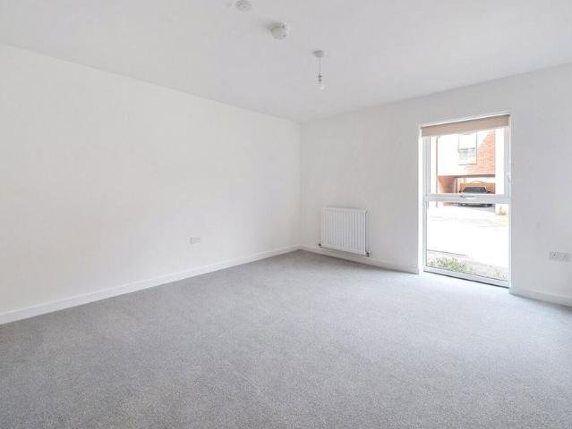 4 bedroom terraced to rent Waterslade Way, Houghton Regis, Dunstable, Bedfordshire, LU5