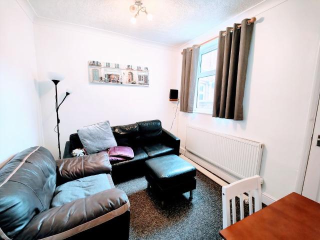 4 bedroom terraced to rent Perry Street, Northampton, Northamptonshire, NN1