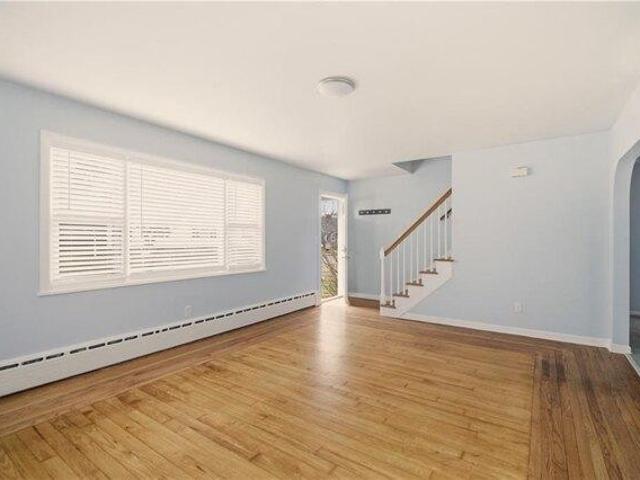 4 bedroom, Tiverton RI 02878 102566144