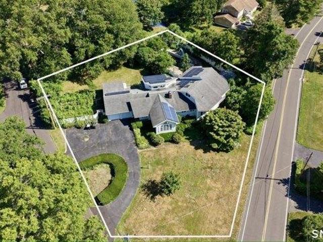 4 bedroom, Trumbull CT 06611 104112244