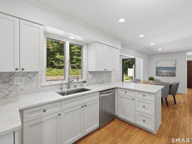 4 bedroom, Trumbull CT 06611 105127420