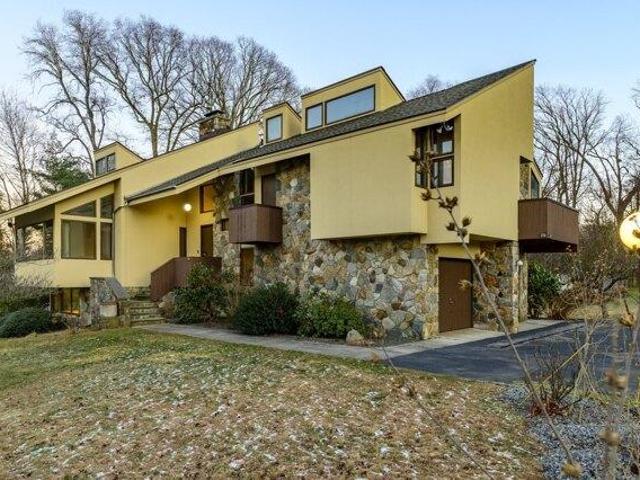 4 bedroom, Trumbull CT 06611 88296052