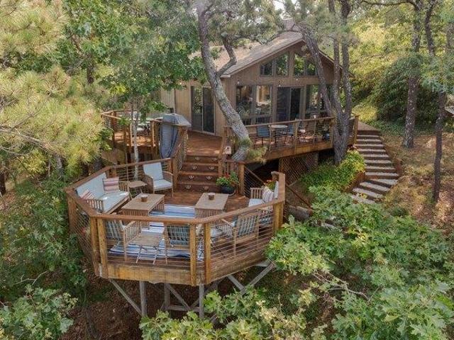 4 bedroom, Truro MA 02666 104789319
