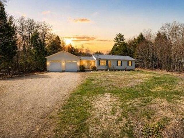 4 bedroom, Turner ME 04282 LS103073307