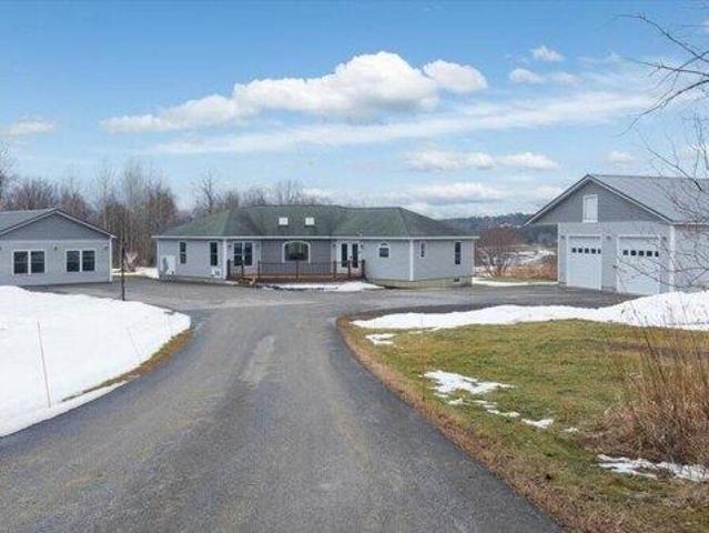 4 bedroom, Turner ME 04282 102559914