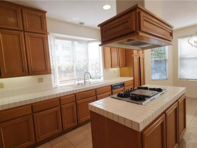 4 bedroom, Tustin CA 92782 89565997