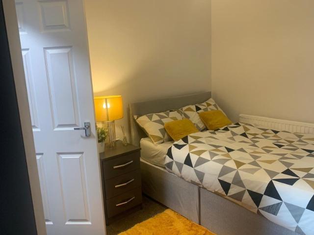 4 Bedroom, two reception house at Sherwood