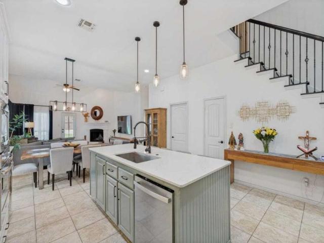 4 bedroom, Tx Tx 102553201