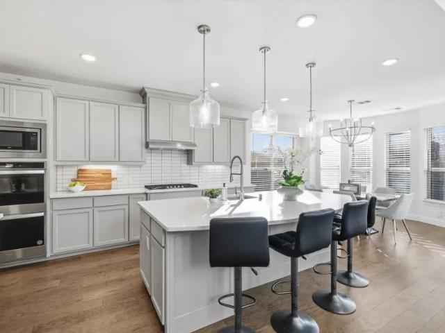 4 bedroom, Tx Tx 102702172