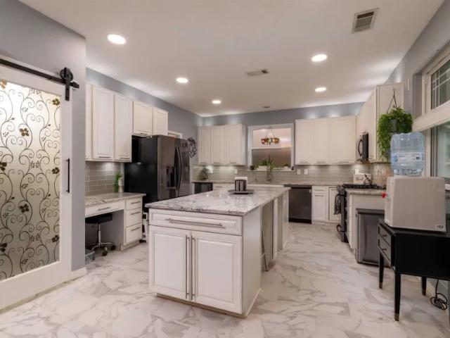 4 bedroom, Tx Tx 102702471