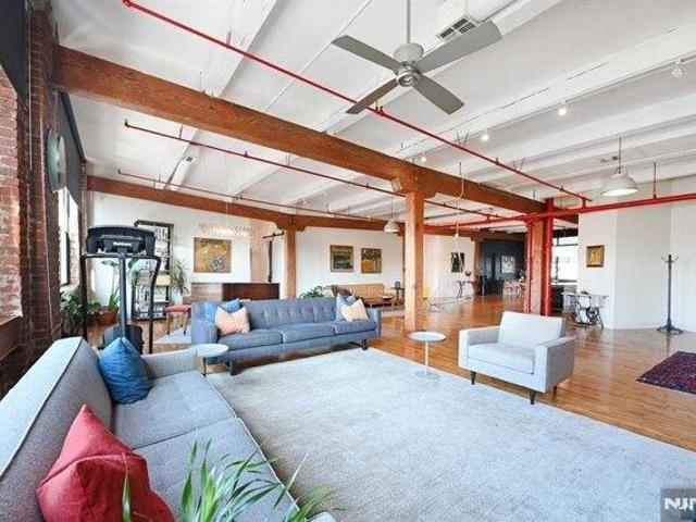 4 bedroom, Union City NJ 07087 102564653