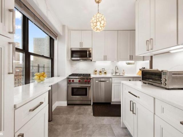 4 bedroom, Upper East Side NY 102244485