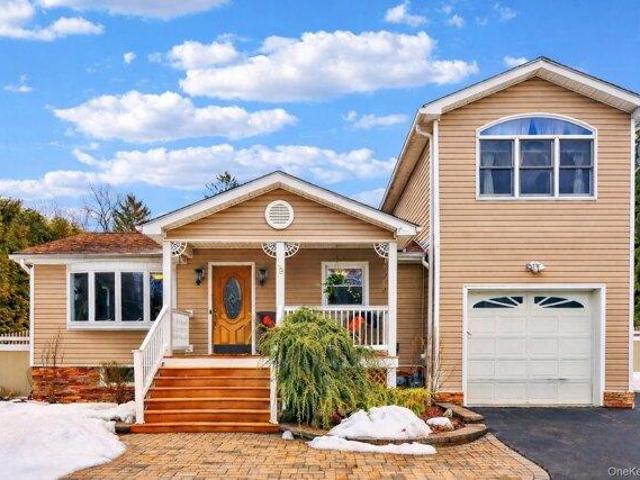 4 bedroom, Valley Cottage NY 10989 102564953