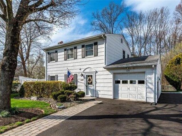 4 bedroom, Valley Cottage NY 10989 102561468
