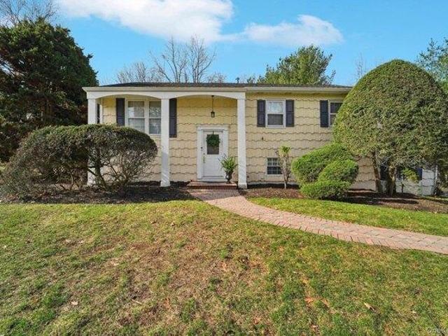 4 bedroom, Valley Cottage NY 10989 LS101783172