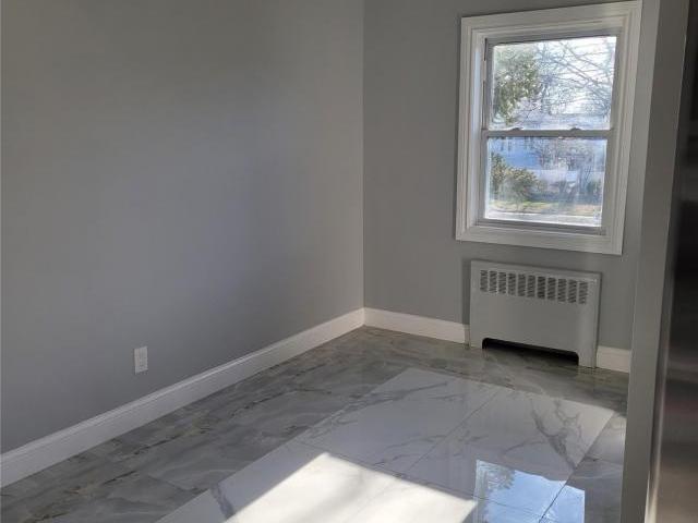 4 bedroom, Valley Stream NY 11580 72692149
