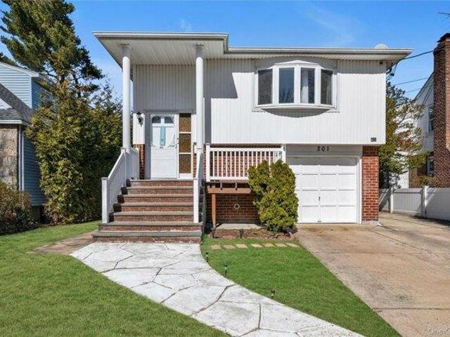 4 bedroom, Valley Stream NY 11580 103603483
