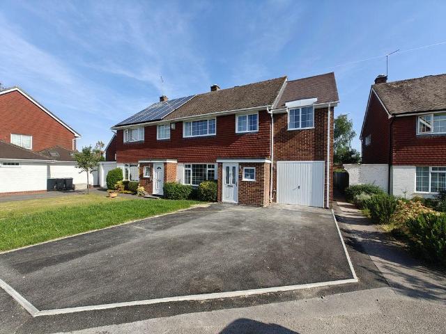 4 bedroom village house to rent
