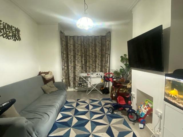 4 bedroom+living Room+garden@East Ham
