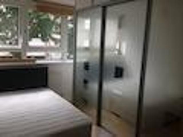 4 Bedrooms Maisonette for rent in Broomfield Street, Mile End, London E14