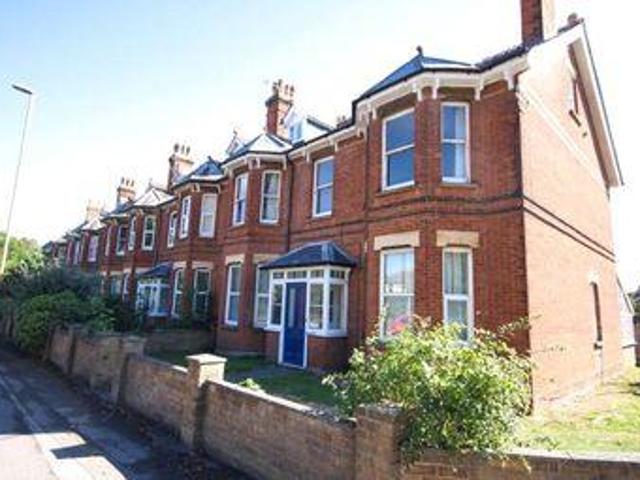 4 Bedrooms Maisonette for rent in Farnborough Road, Farnborough, Hampshire GU14