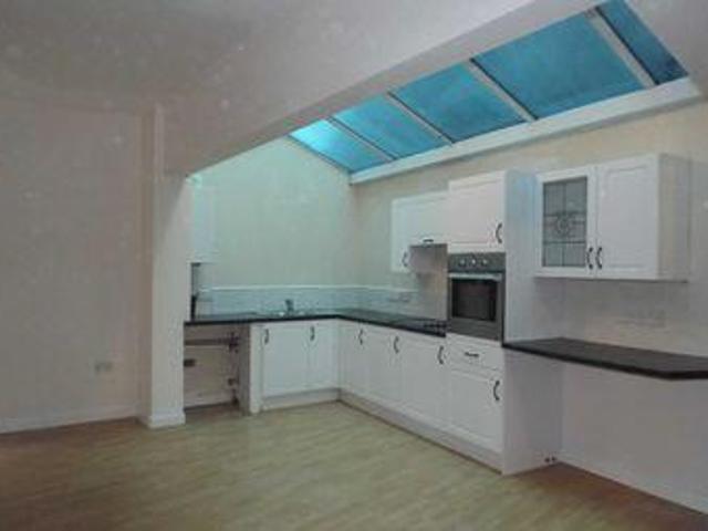 4 Bedrooms Maisonette for rent in Market Street, Highbridge, Somerset TA9