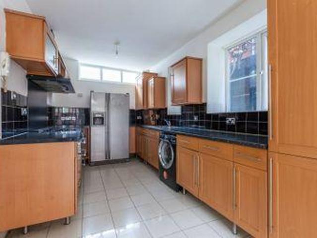 4 Bedrooms Maisonette for sale in Monthope Road, Whitechapel E1