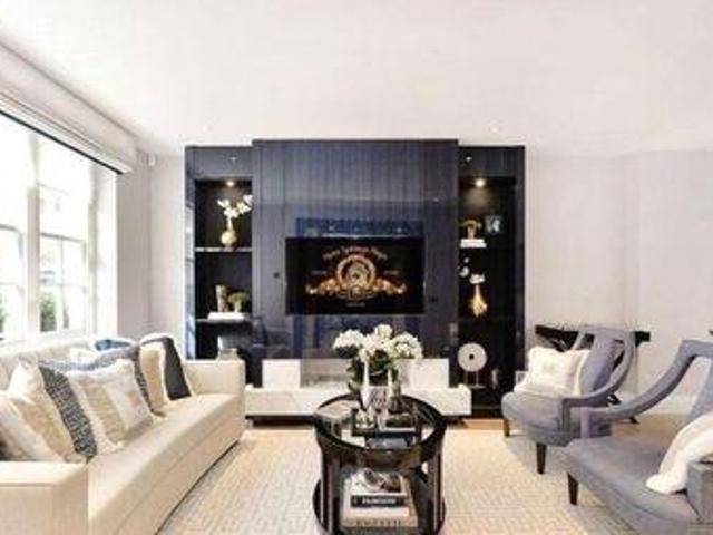 4 Bedrooms Mews house for rent in Clabon Mews, London SW1X