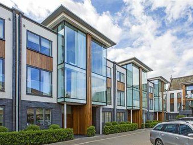 4 Bedrooms Mews house for rent in Page Mews, London SW11