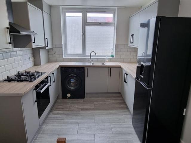 4 Bedrooms No Lounge New Kitchen & Bathrooms!