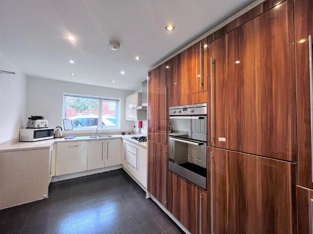4 Bedrooms at Centurion Crescent. 4 bed detached house to rent £1,733 pcm £400 pw