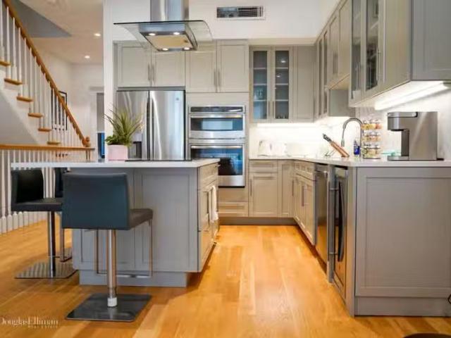 4 Bedrooms at 16 E 126th St for $9,000 by Toqir Choudri