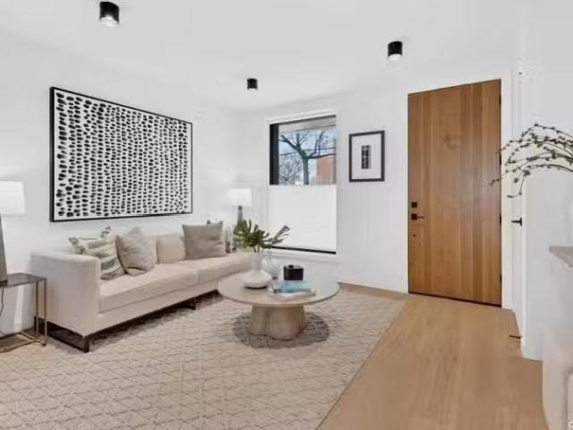 4 Bedrooms at 22 Huntington Street for $10,000 by Manager