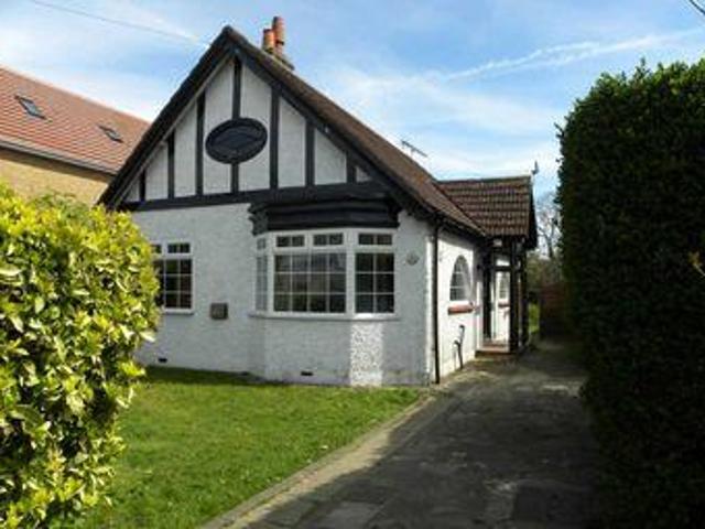4 Bedrooms Bungalow for rent in Mina Avenue, Langley, Slough SL3