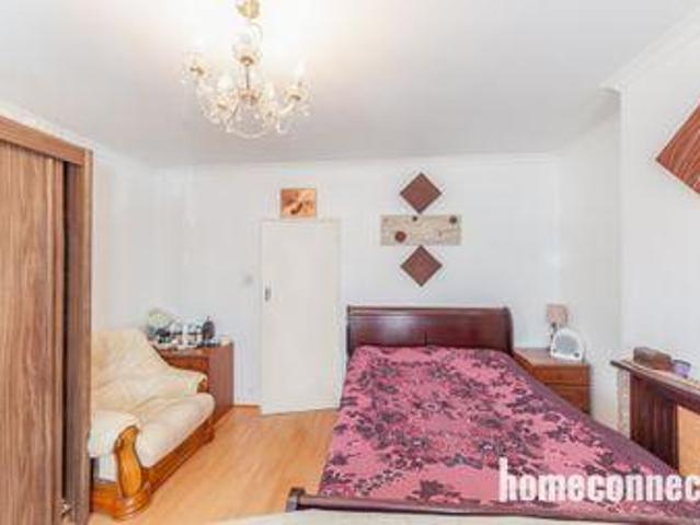 4 Bedrooms Bungalow for rent in Ashley Avenue, Barkingside IG6