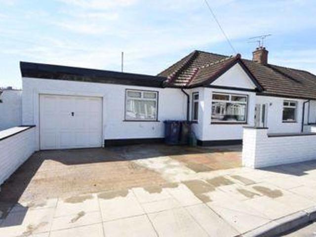 4 Bedrooms Bungalow for rent in Lowfield Road, London W3