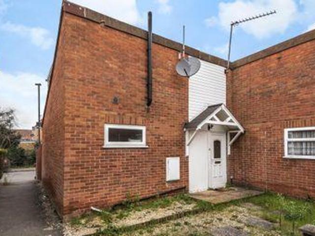 4 Bedrooms Bungalow for rent in Rochfords Gardens, Slough SL2