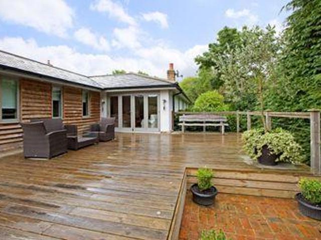4 Bedrooms Bungalow for rent in Shurlock Road, Waltham St. Lawrence, Reading RG10