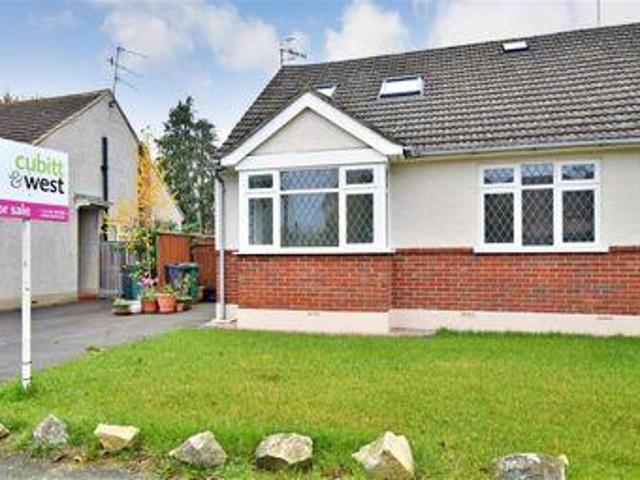 4 Bedrooms Bungalow for sale in Blundell Avenue, Horley, Surrey RH6