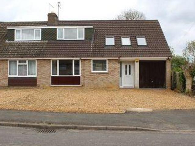 4 Bedrooms Bungalow for sale in Carrs Way, Harpole, Northampton NN7