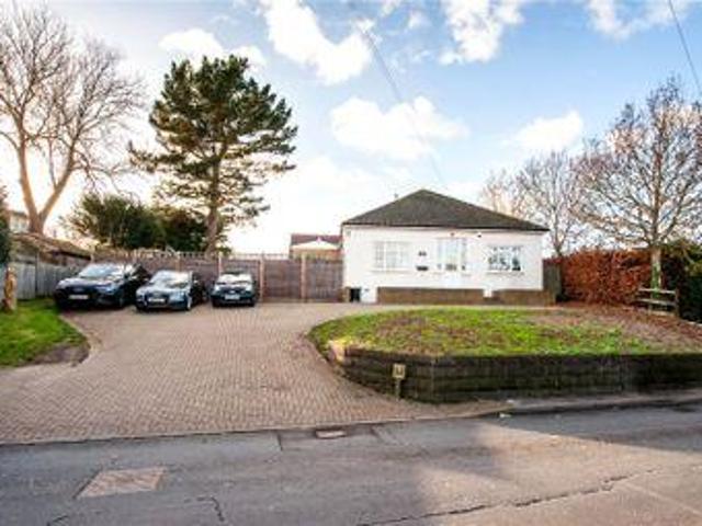 4 Bedrooms Bungalow for sale in Cooling Road, Frindsbury, Kent ME2