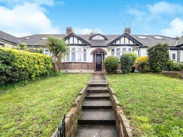 4 Bedrooms Bungalow for sale in Ilford, Essex, United Kingdom IG6