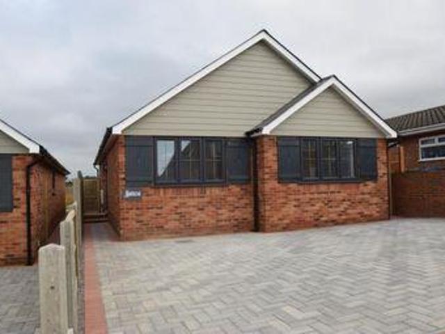 4 Bedrooms Bungalow for sale in Imperial Avenue, Minster On Sea, Sheerness ME12