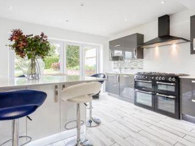 4 Bedrooms Bungalow for sale in Kenley Lane, Kenley CR8