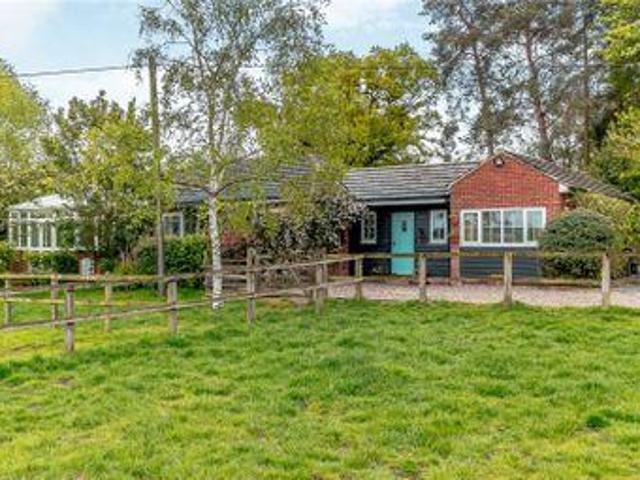 4 Bedrooms Bungalow for sale in Stisted Road, Greenstead Green, Halstead, Essex CO9