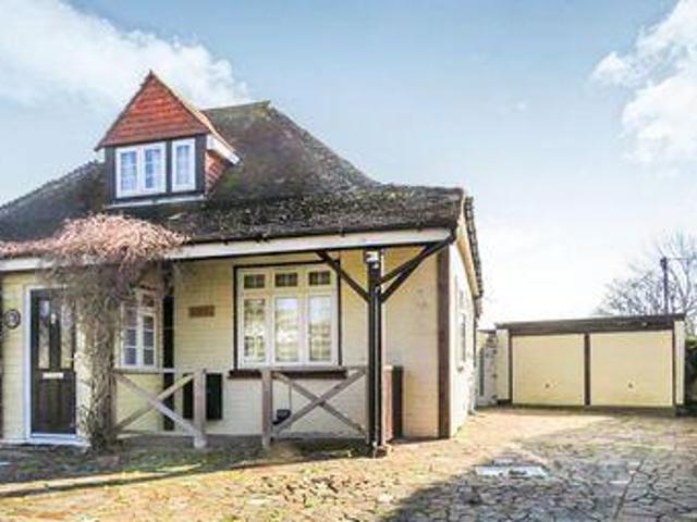 4 Bedrooms Bungalow for sale in Wannock Road, Polegate BN26