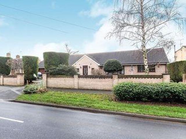 4 Bedrooms Bungalow for sale in Woodsetts Road, North Anston, Sheffield S25