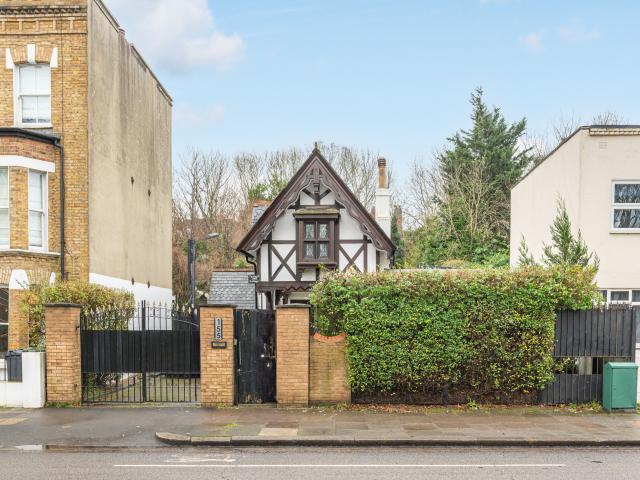 4 Bedrooms Cottage for Rent in Norwood Road | Foxtons